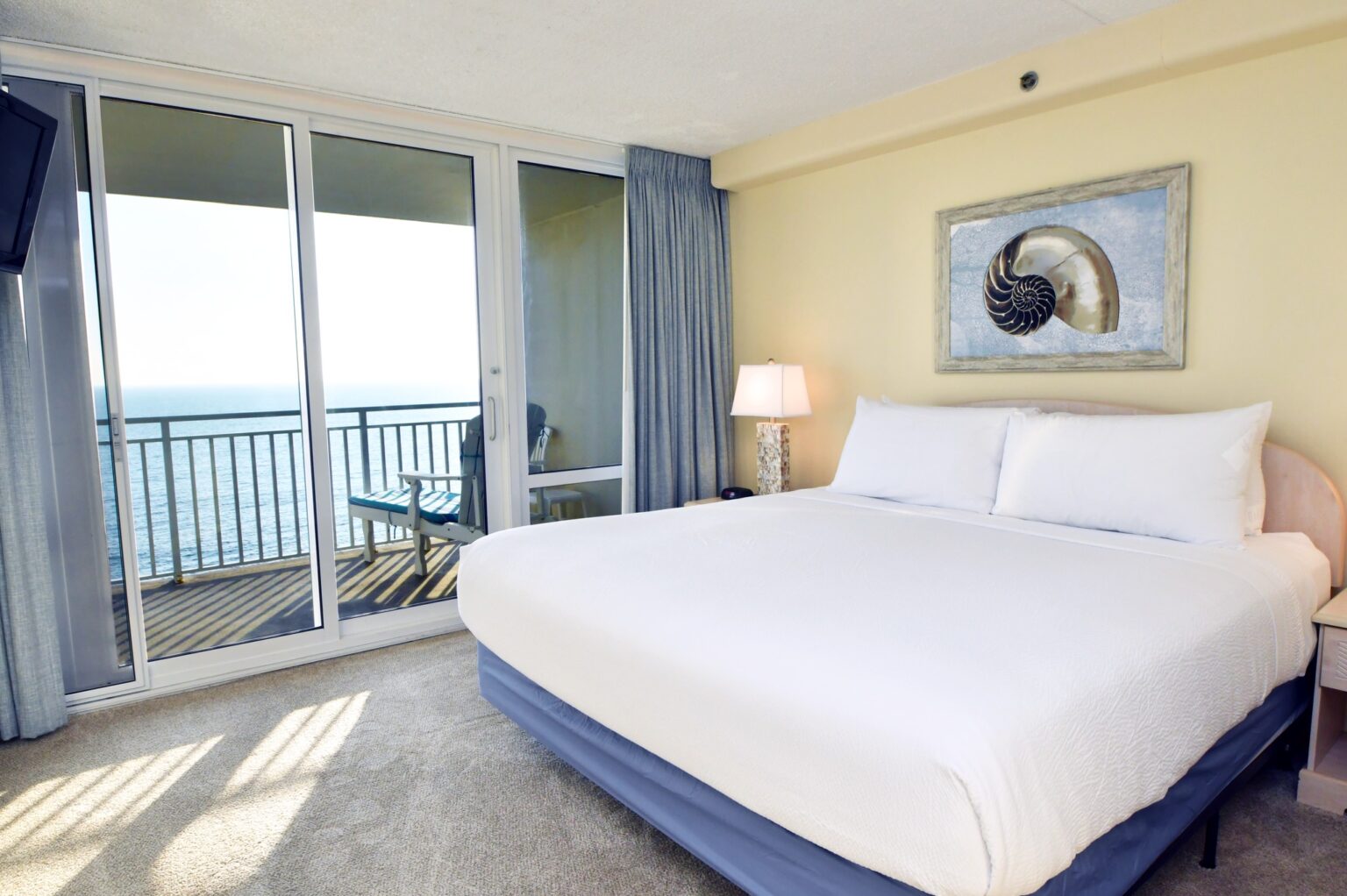 Carousel Resort Oceanfront Hotel | Family-Friendly Hotels OCMD