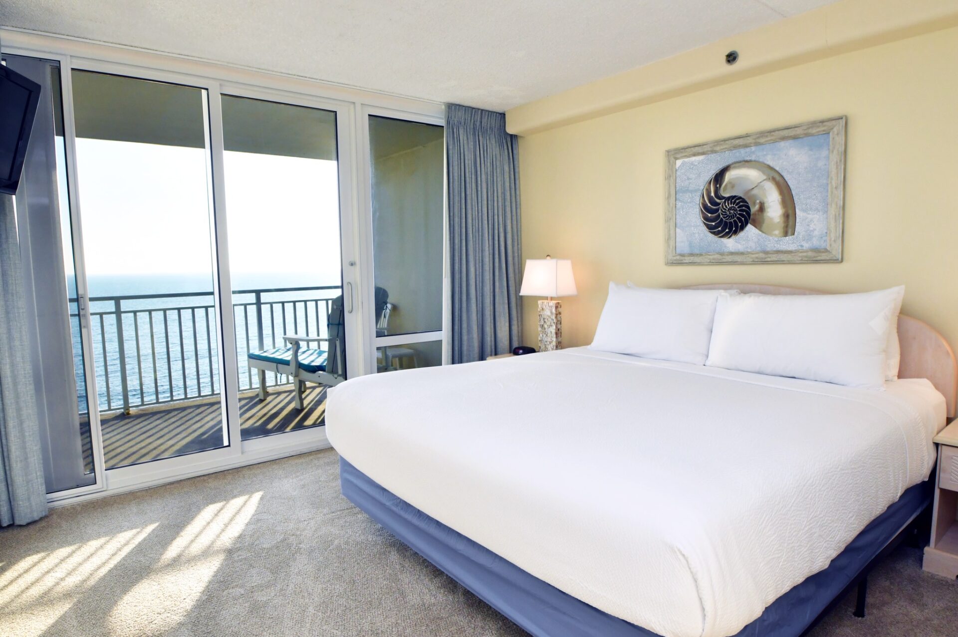 Carousel Resort Oceanfront Hotel | Family-Friendly Hotels OCMD