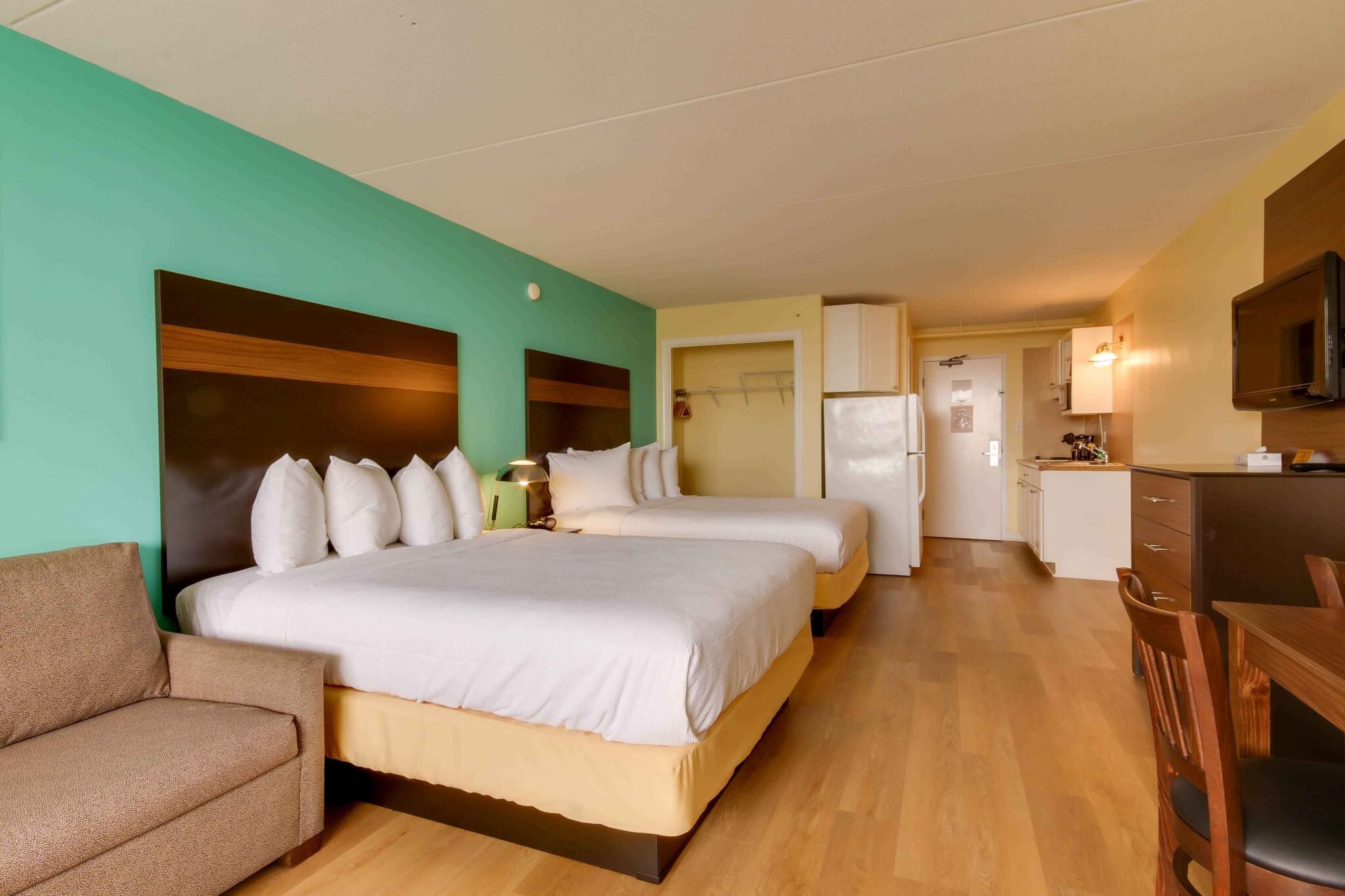 Deluxe Efficiency Hotel Room | Casablanca Oceanside Inn | OCMD